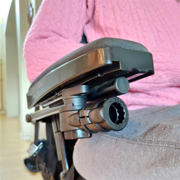 RAM® Universal Wheelchair Base with Quick Release & Swivel Feature ...